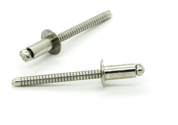 REMACHE ESTANDAR INOX A-2/INOX A-2 CABEZA ALOMADA 4 X 20 - Comercial Urnisa